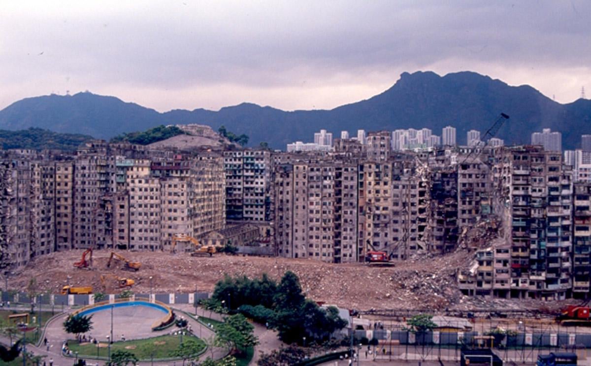 Is the 'City of Anarchy' Kowloon an example of Anarcho-Capitalism's ...