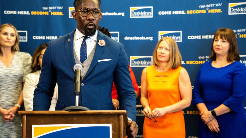 Des Moines Iowa Public Schools Superintendent Ian Roberts arrested by ...